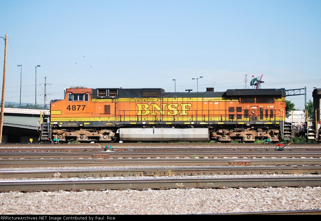BNSF 4877